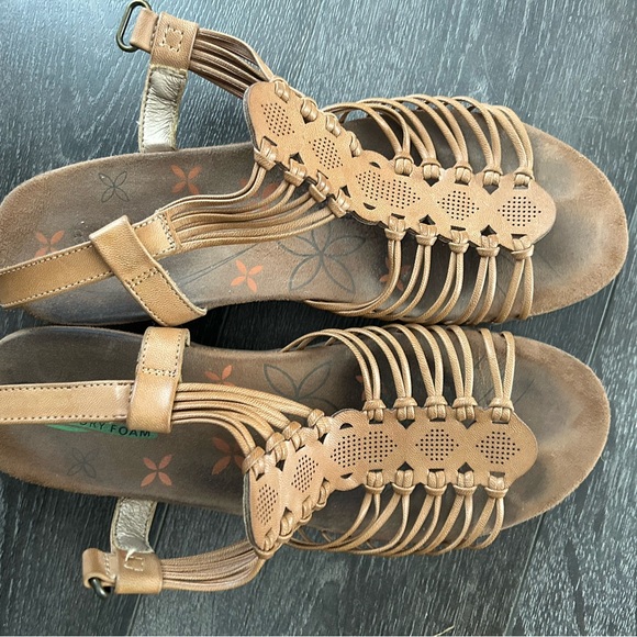 BareTraps | Shoes | Bare Traps Memory Foam Sandals | Poshmark